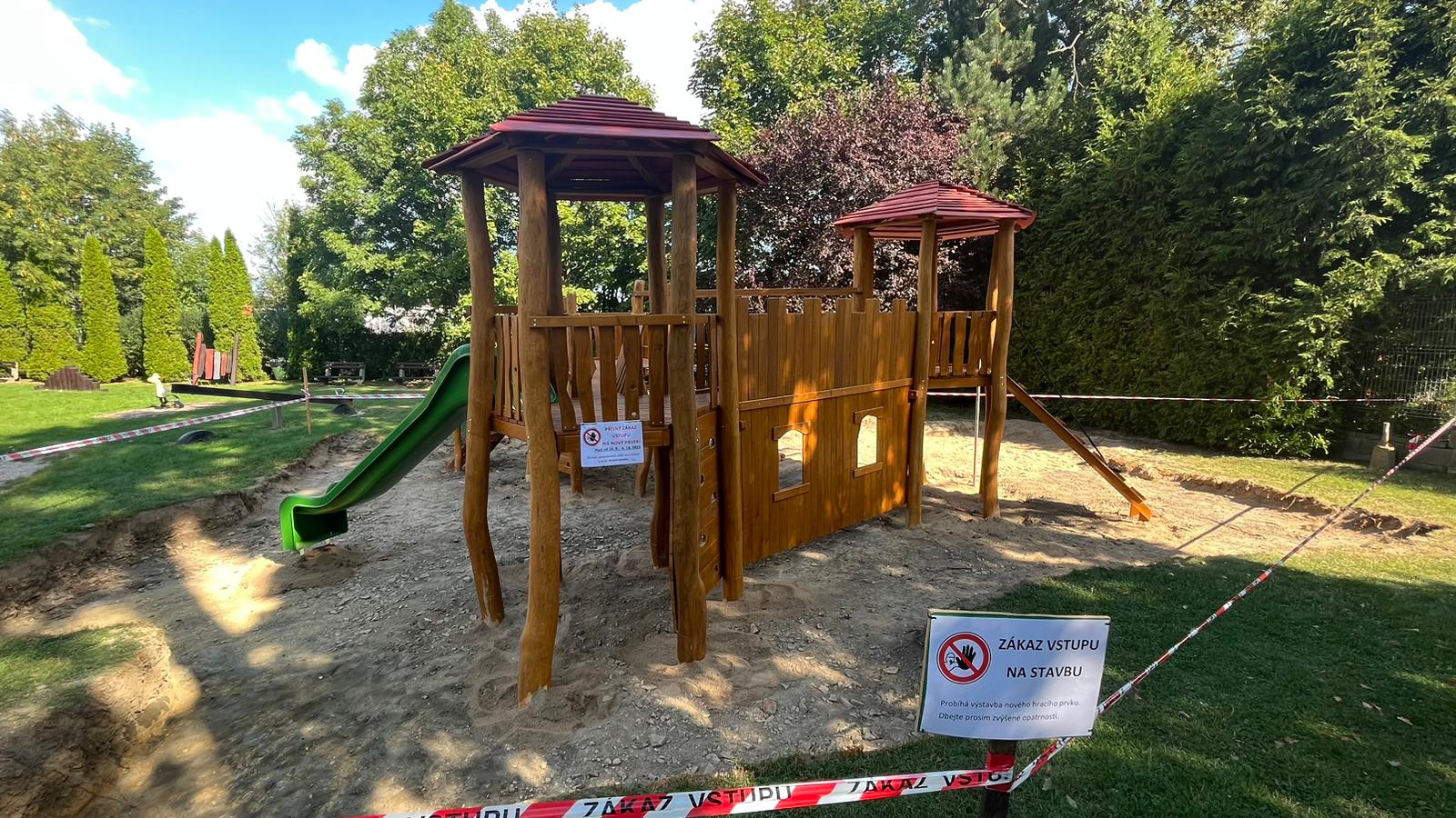 Zákaz vstupu do 6.10. na nový herní prvek na hřišti na Vestecké ...